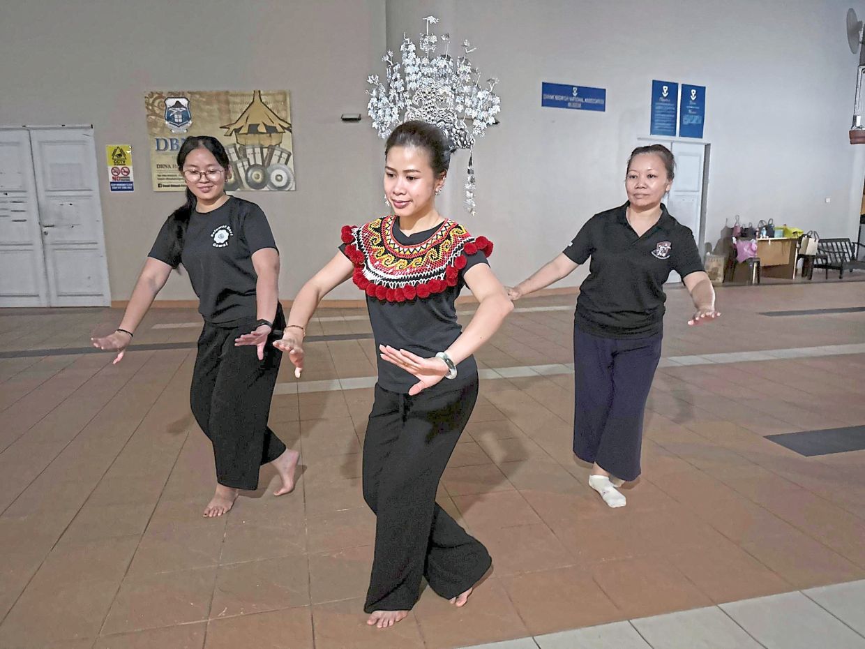 Dancing her way through ngajat | The Star