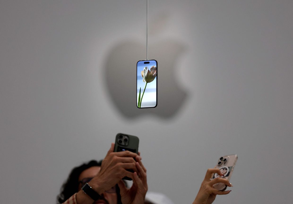 New features, new visuals: What's different on your iPhone in iOS 26 ...