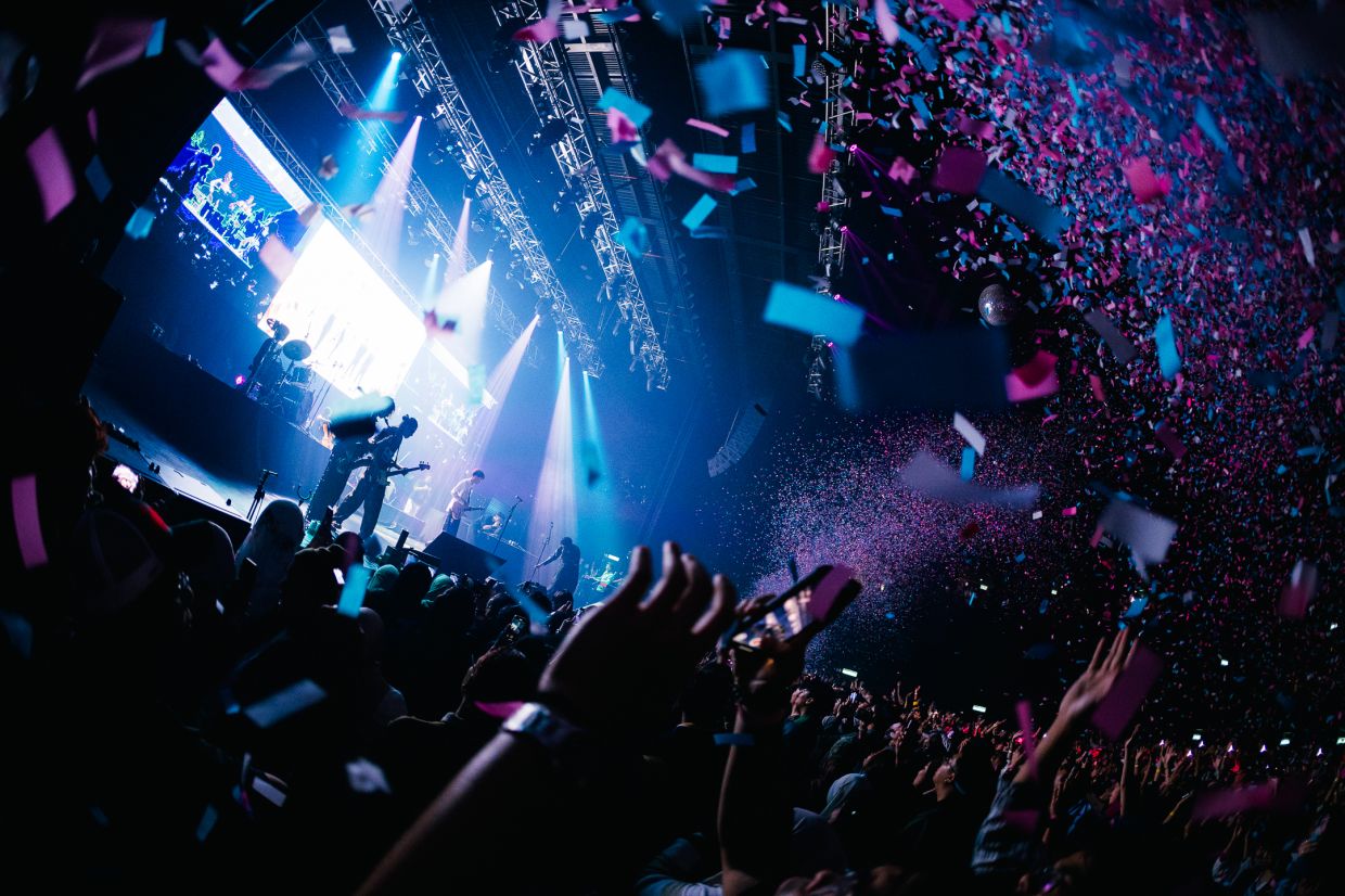 Malaysian top alternative rock group Midnight Fusic sways the fans at ...