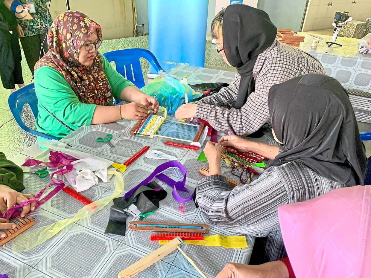 US-based artist brings plastic weaving craft to KL public housing ...