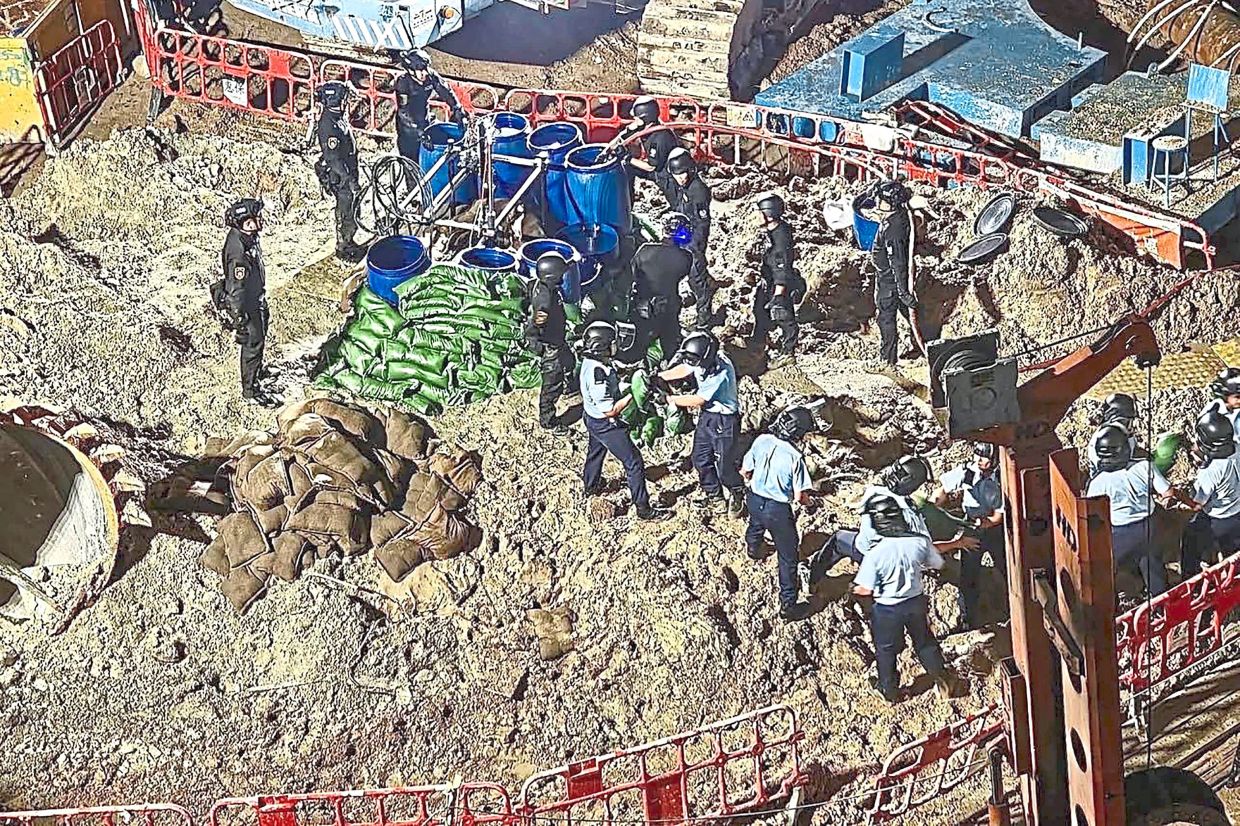 Hong Kong residents temporarily uprooted after WWII bomb found | The Star