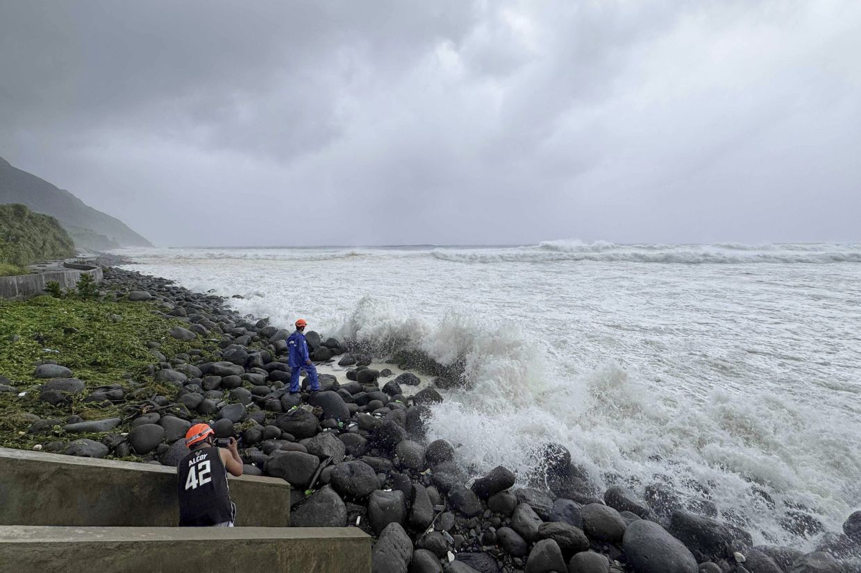 Super Typhoon Ragasa pounds Philippines with strong winds and heavy rain; more than 10,000 ...