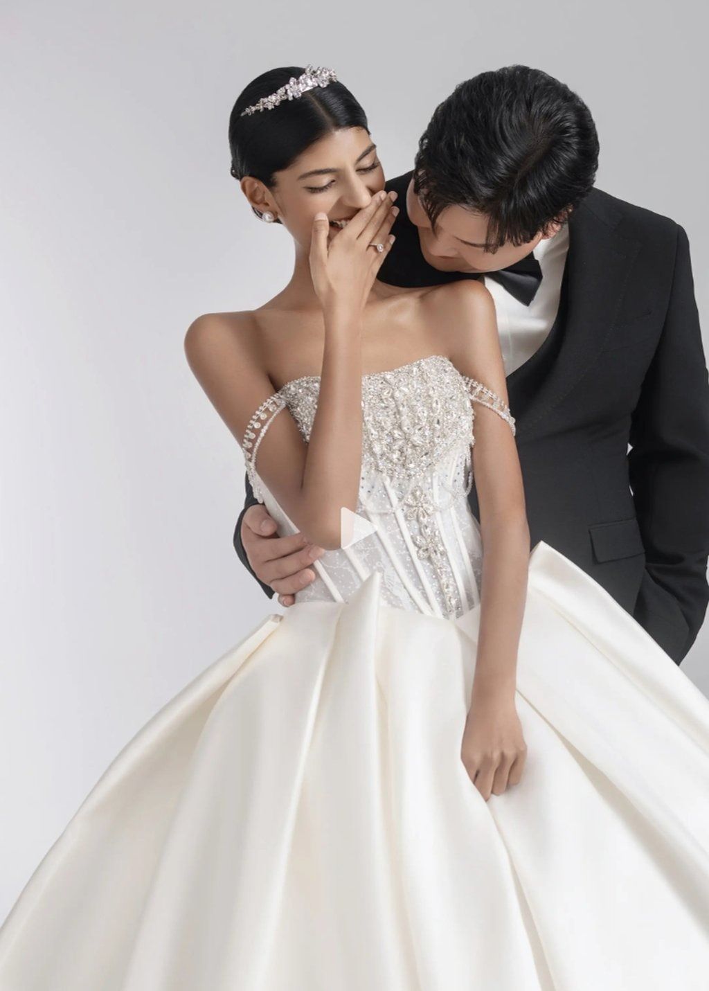 Chinese-Pakistani influencer, famous for unique looks and strong Henan ...