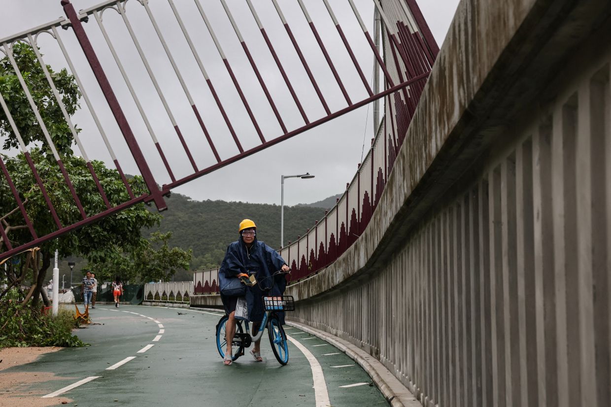 Super Typhoon Ragasa lashes Hong Kong with hurricane-force winds and ...