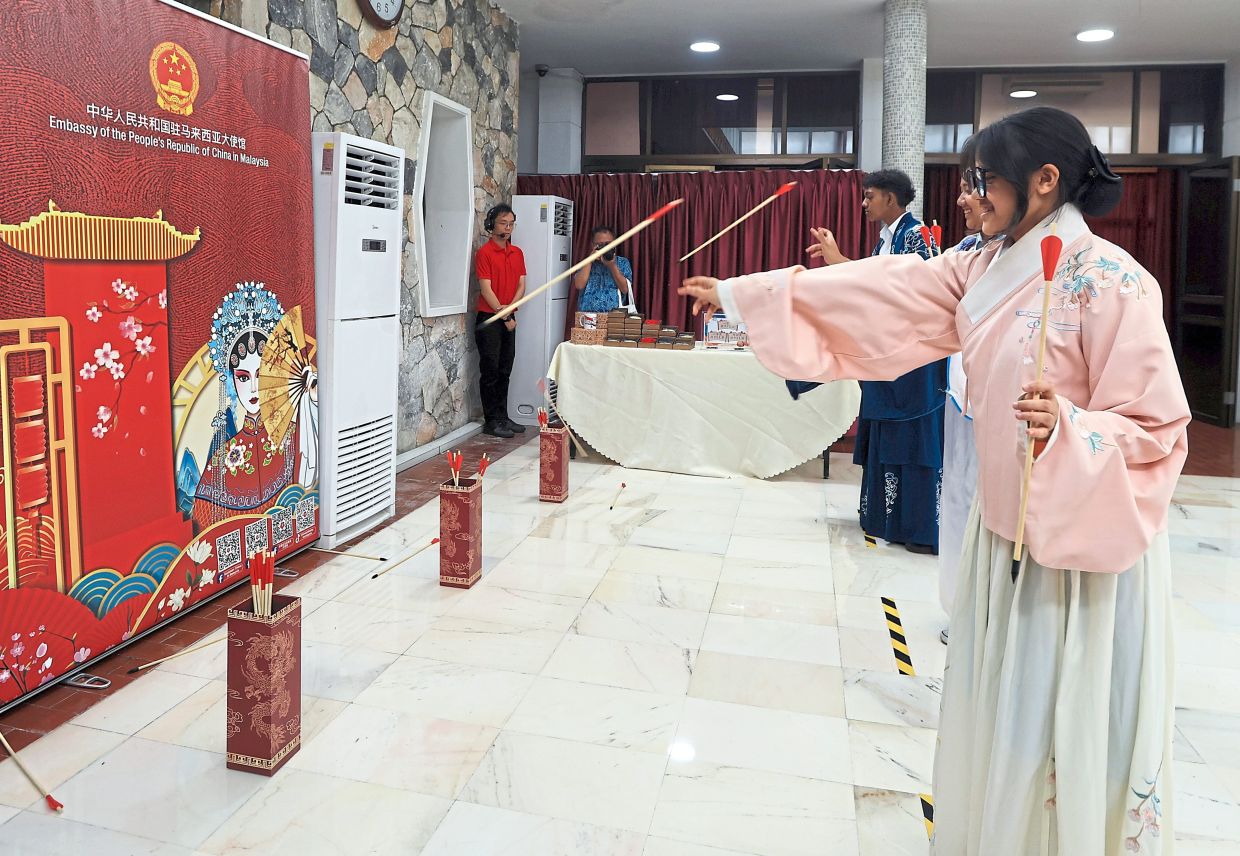 Hands-on experience of Mid-Autumn traditions at embassy’s open day ...