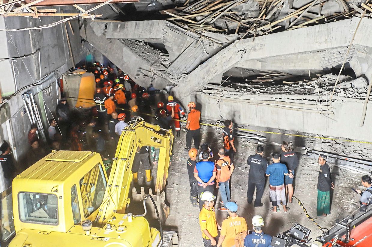 Despair after fatal school collapse | The Star