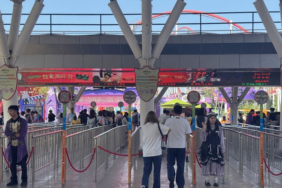 China’s Golden Week crowds underscore tourism boom and safety strains ...