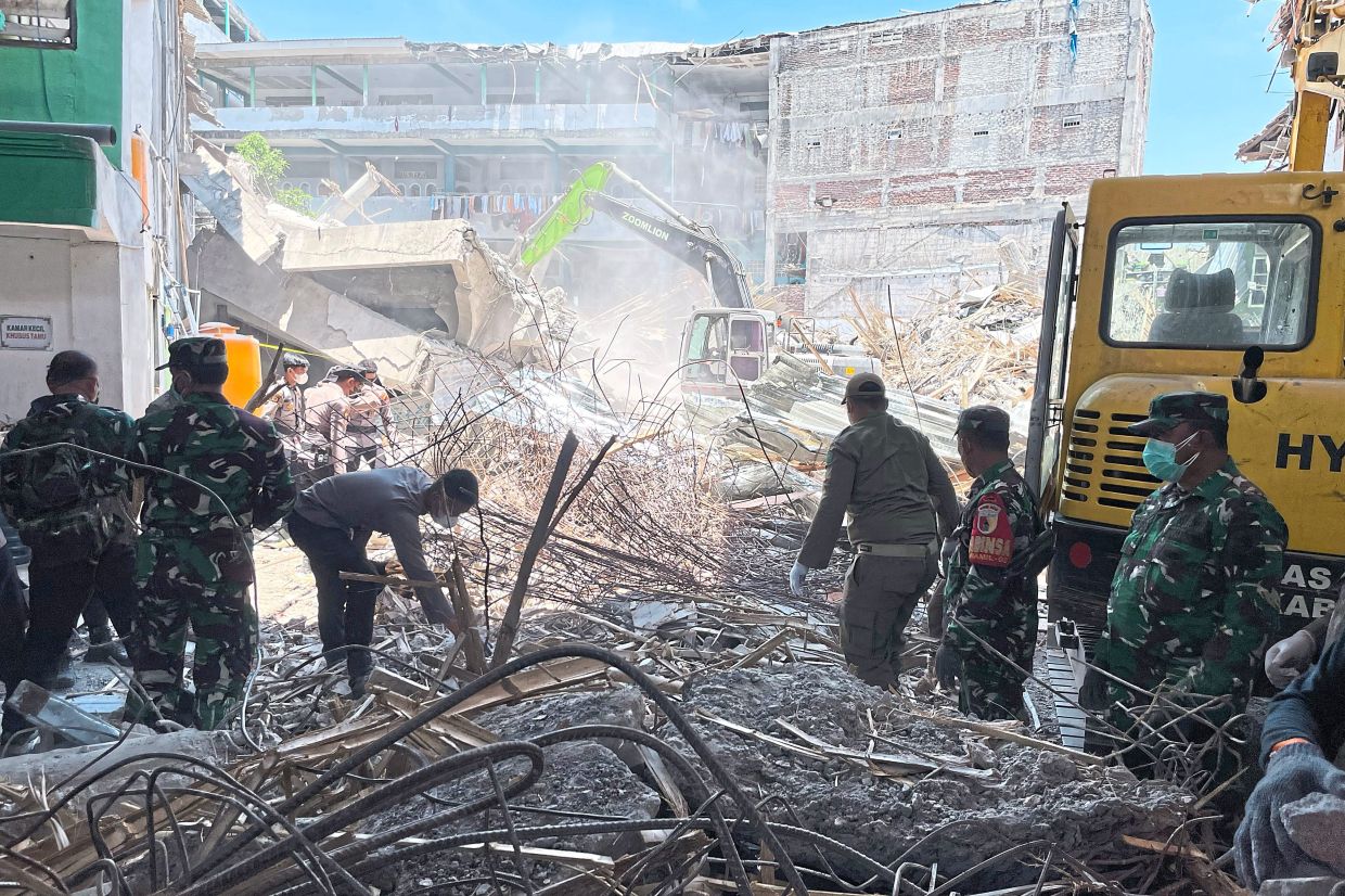 School collapse death toll rises to 17 | The Star