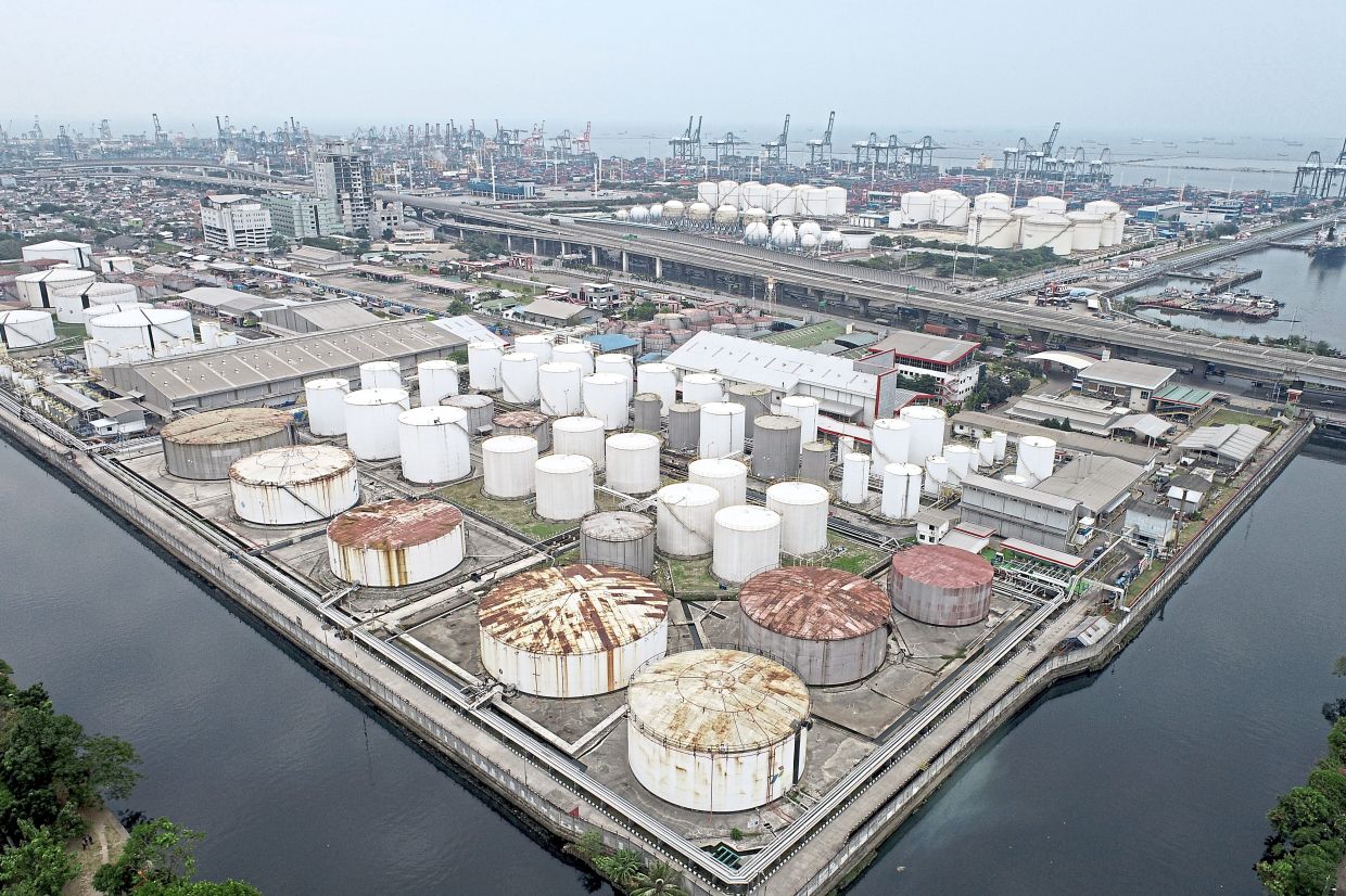 Fuel crunch hits private retail stations | The Star