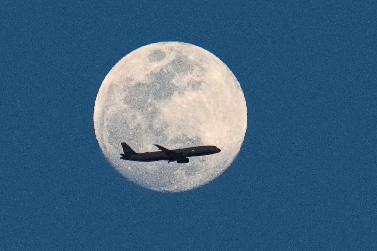 Packing light, flying less are your best bet in reducing carbon ...