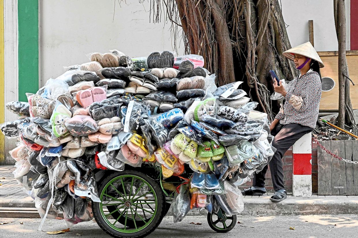 Vietnam's footwear exports to US fell 27% in Sept amid Trump tariffs ...
