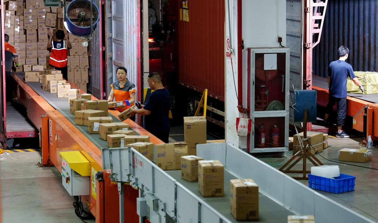 China's express delivery volume tops 150 billion parcels | The Star