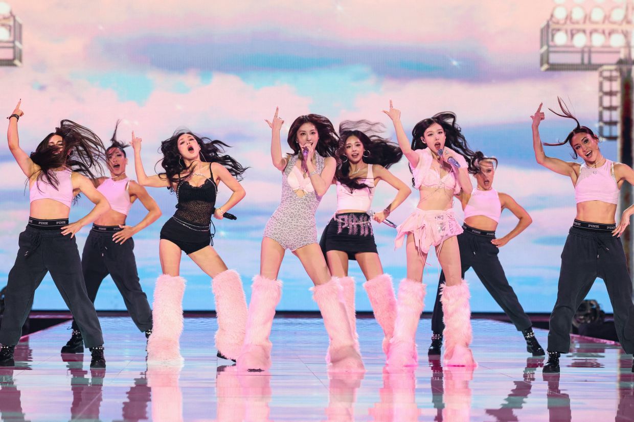 Wings, music, star power: Victoria’s Secret heats up the runway once ...