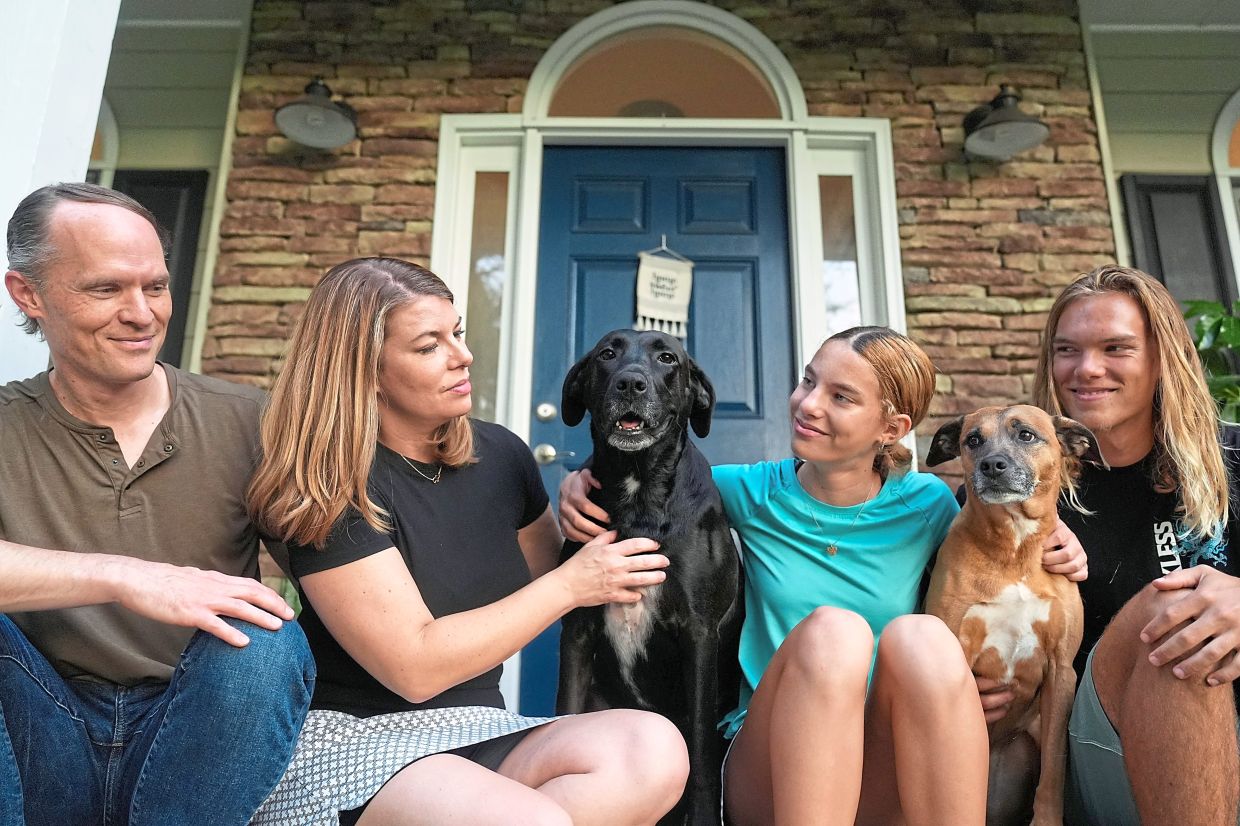 How a pet's death can teach kids about grieving and facing the ...