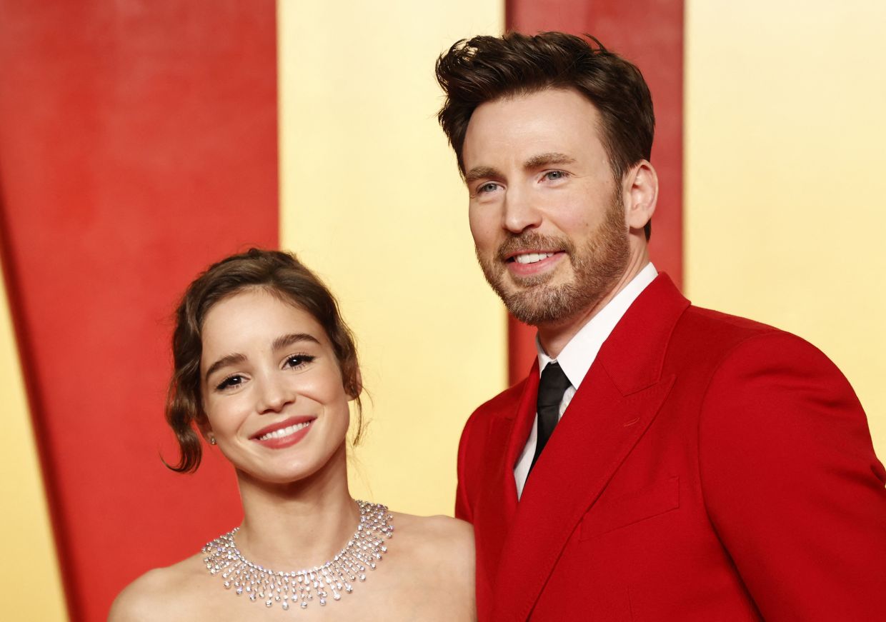 Captain Dad: Chris Evans welcomes a baby with Alba Baptista after 2 ...