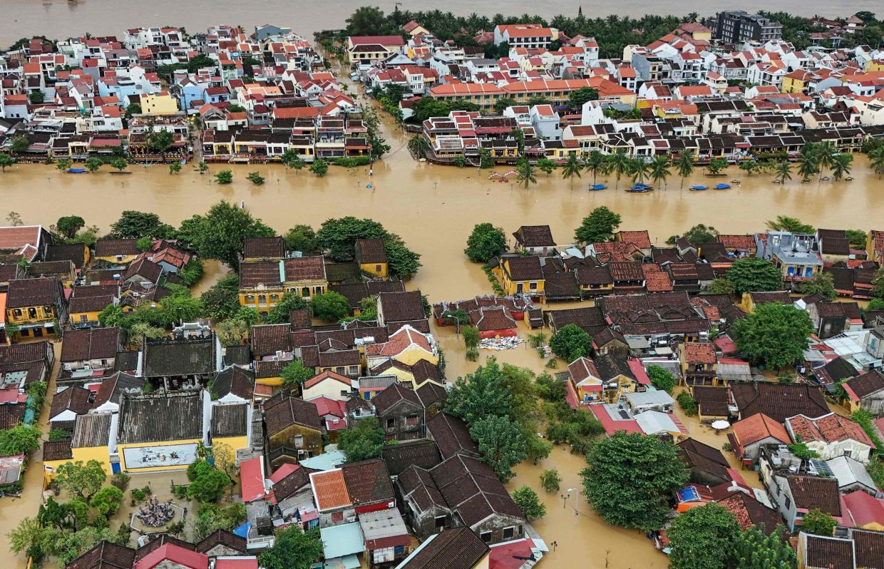 Floodwaters rise again in Hue and Danang cities as heavy rain returns ...