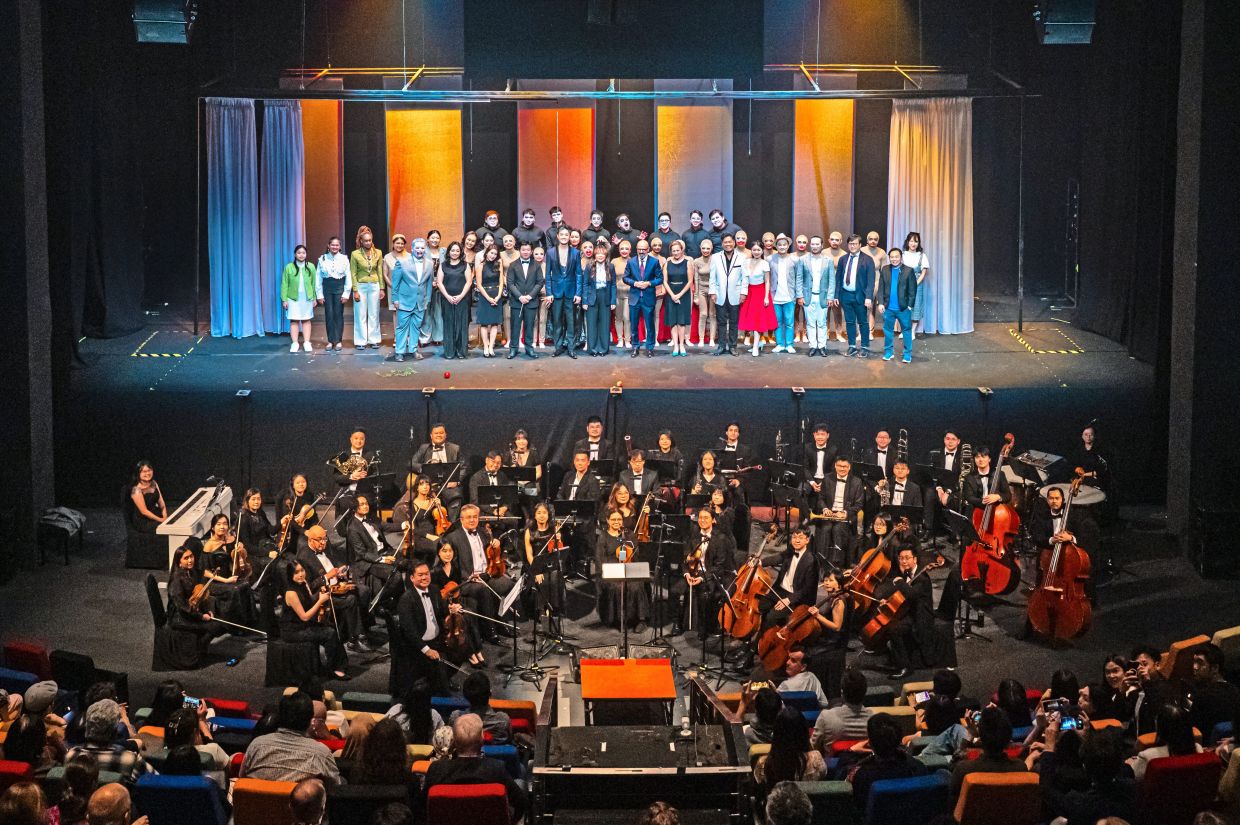 Opera headlines language push | The Star