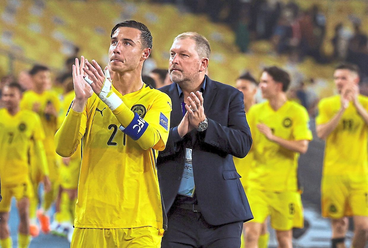Football: Cklamovski keeps trust in Cools to lead team calmly in Asian ...