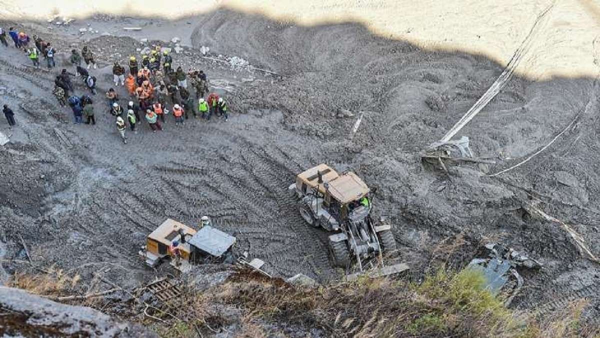 One dead and another 15 people trapped in stone mine collapse in ...