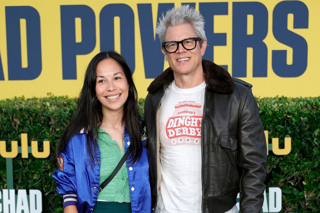 Johnny Knoxville marries designer Emily Ting; John Waters officiates ...