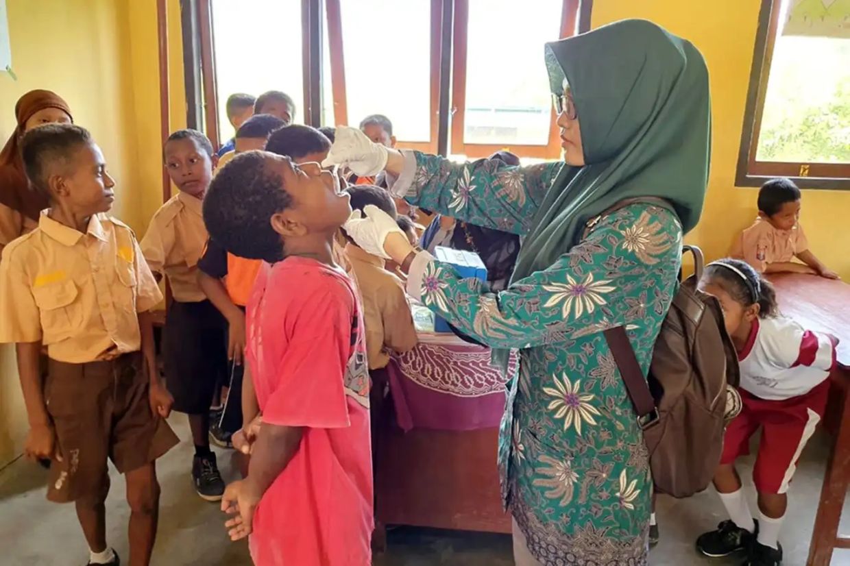 Indonesia ends poliovirus type 2 outbreak after massive vaccination ...