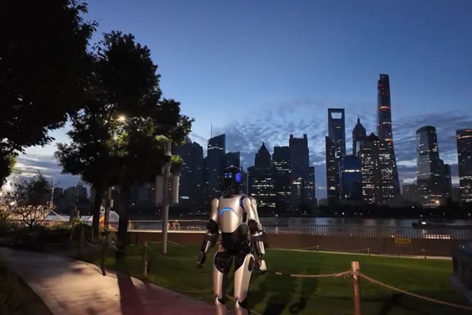Chinese humanoid robot's three-day walk sets world record | The Star