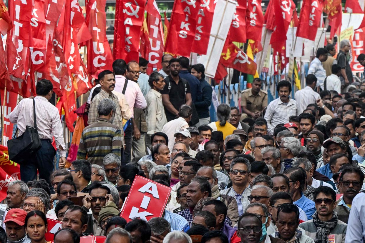 Thousands of trade union workers protest India's new labour codes | The ...