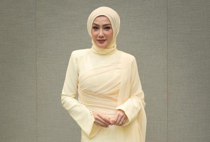 Evergreen singer-actress Erra Fazira revives ‘Cinta Abadi’ after 32 ...