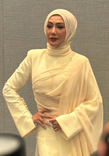 Evergreen singer-actress Erra Fazira revives ‘Cinta Abadi’ after 32 ...