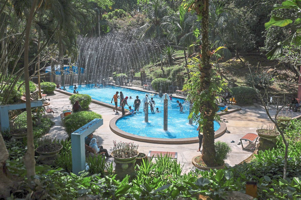 Hotspots abuzz with holiday fun | The Star