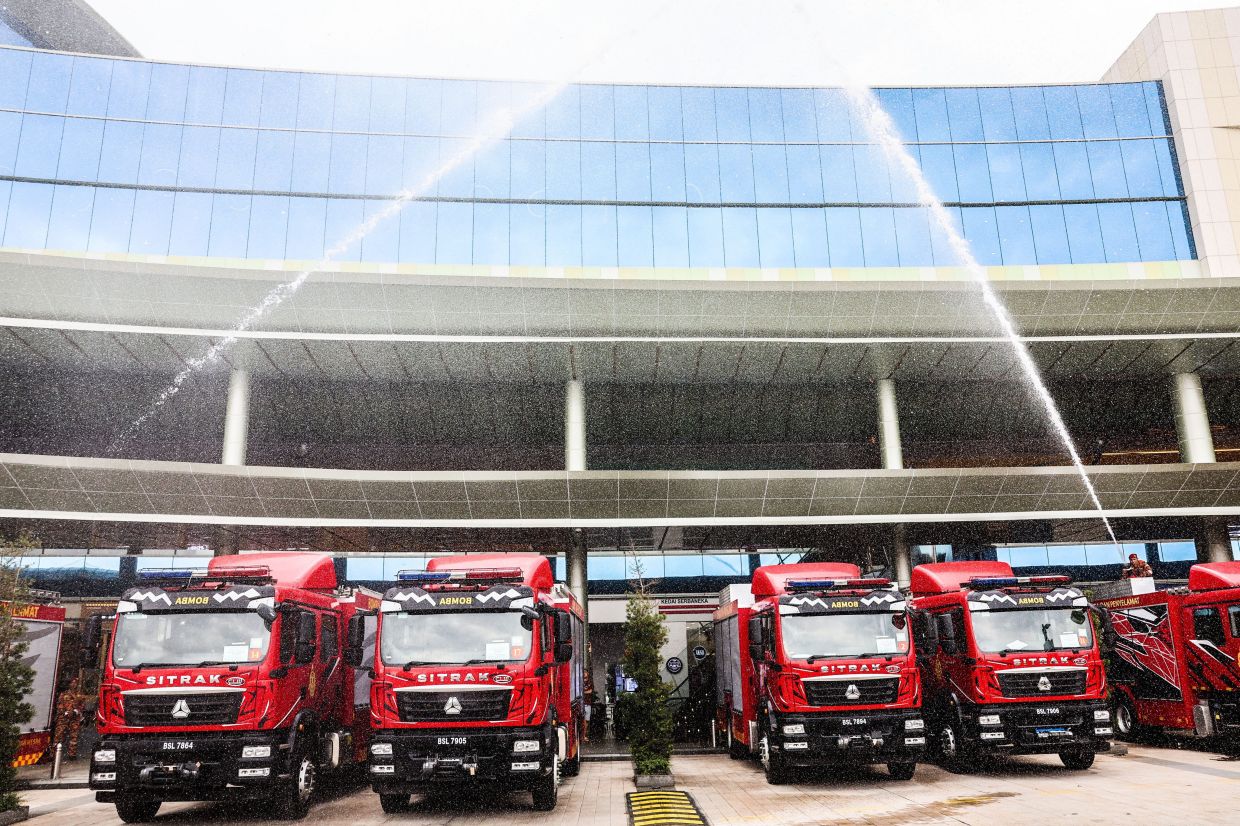 Bomba receives fleet of 30 new fire engines from China | The Star