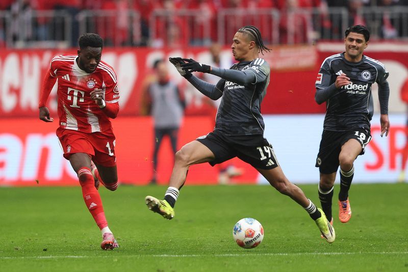 Football: Soccer-Bayern confirm Davies suffered muscle injury against ...