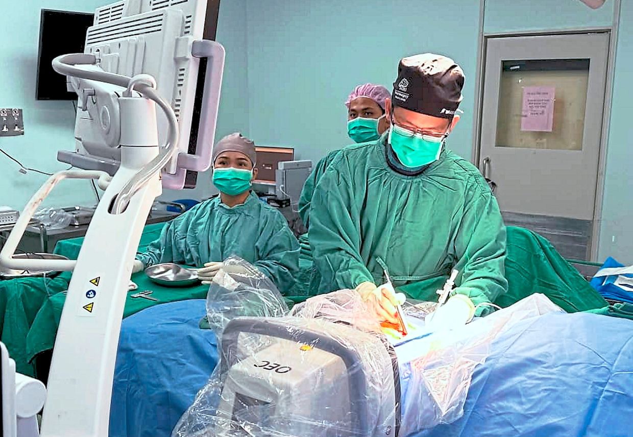 Hospital performs awake brain surgery | The Star