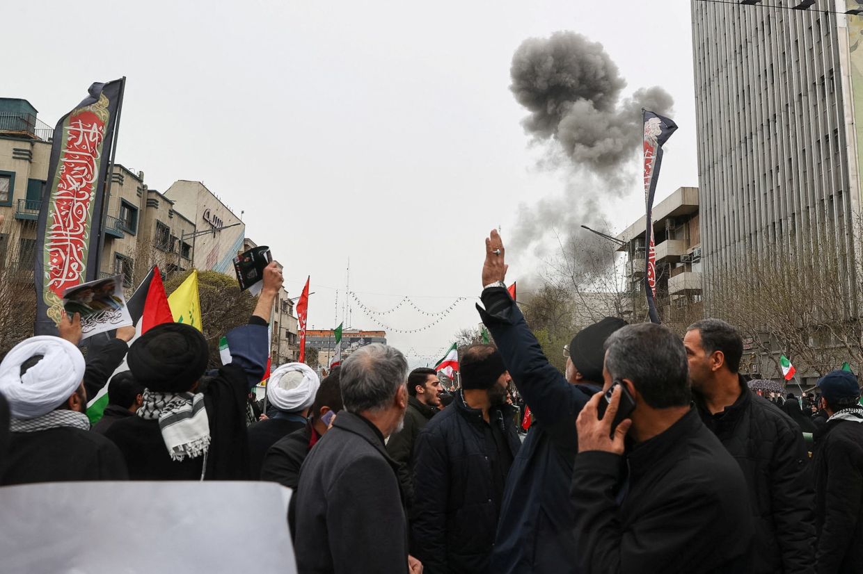 Blast rocks Tehran after Israel threatened to target area where pro ...