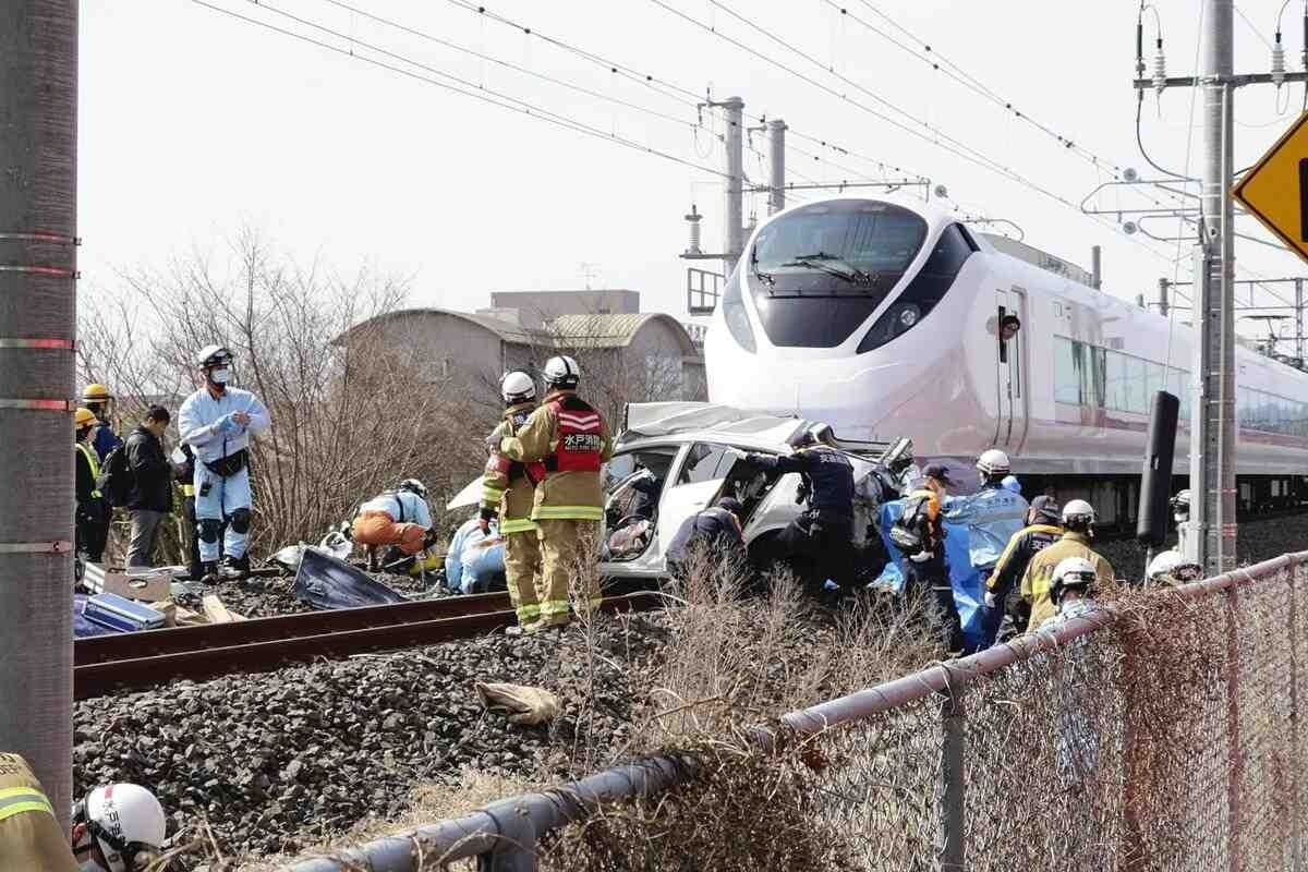 Driver dies in collision with express train at crossing in Japan's Mito ...