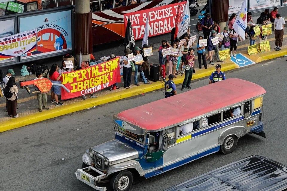Thousands of Philippine jeepney drivers protest as rising fuel prices ...