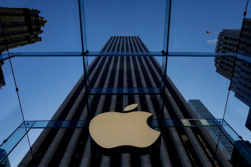 Apple plans to open Siri to rival AI services, Bloomberg News reports ...