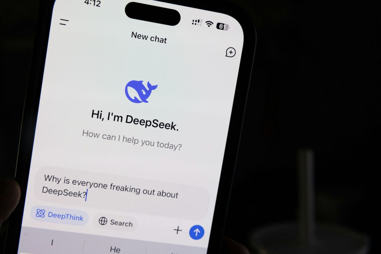DeepSeek probes hours-long AI outage after users report errors | The Star