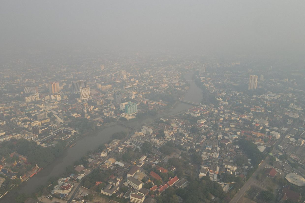 Blazes cloak northern Thailand in hazardous air pollution | The Star