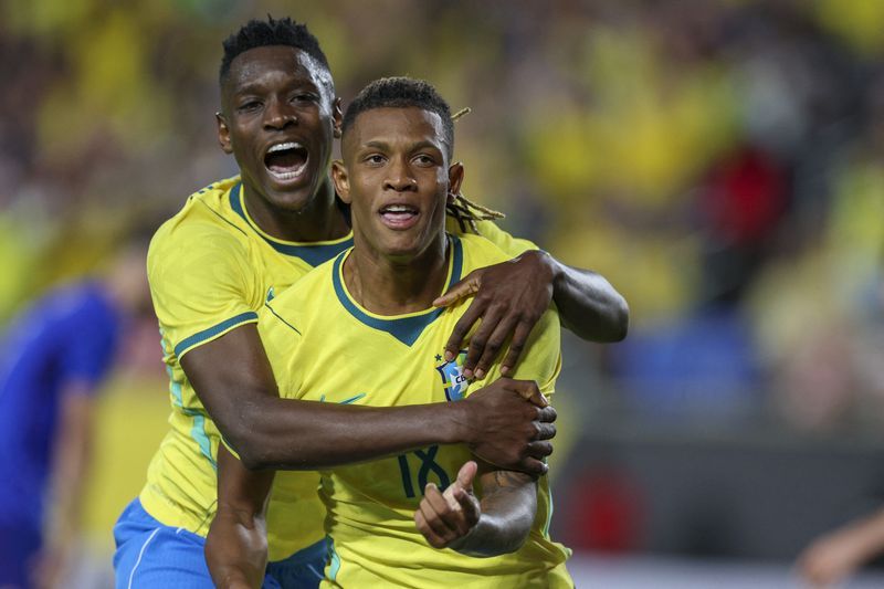 Football: Soccer-Brazil score twice late on to beat Croatia 3-1 in ...