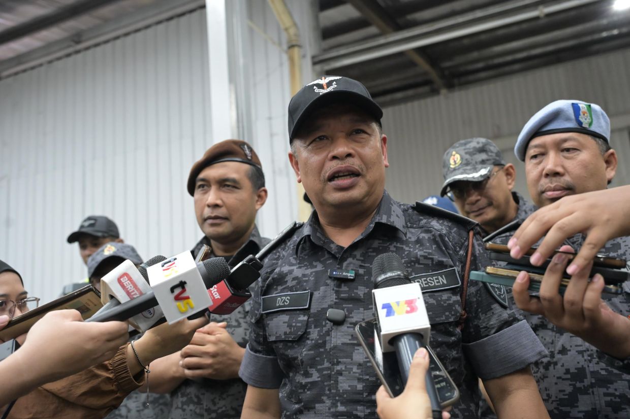 Over 100 detained in during Immigration Dept factory raids | The Star