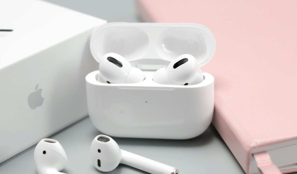 Apple’s camera-equipped AirPods reach late testing in AI device push ...