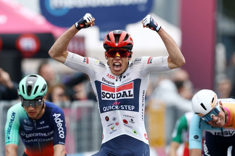 Cycling: Cycling-Magnier avoids crash and sprints to win Giro d'Italia ...