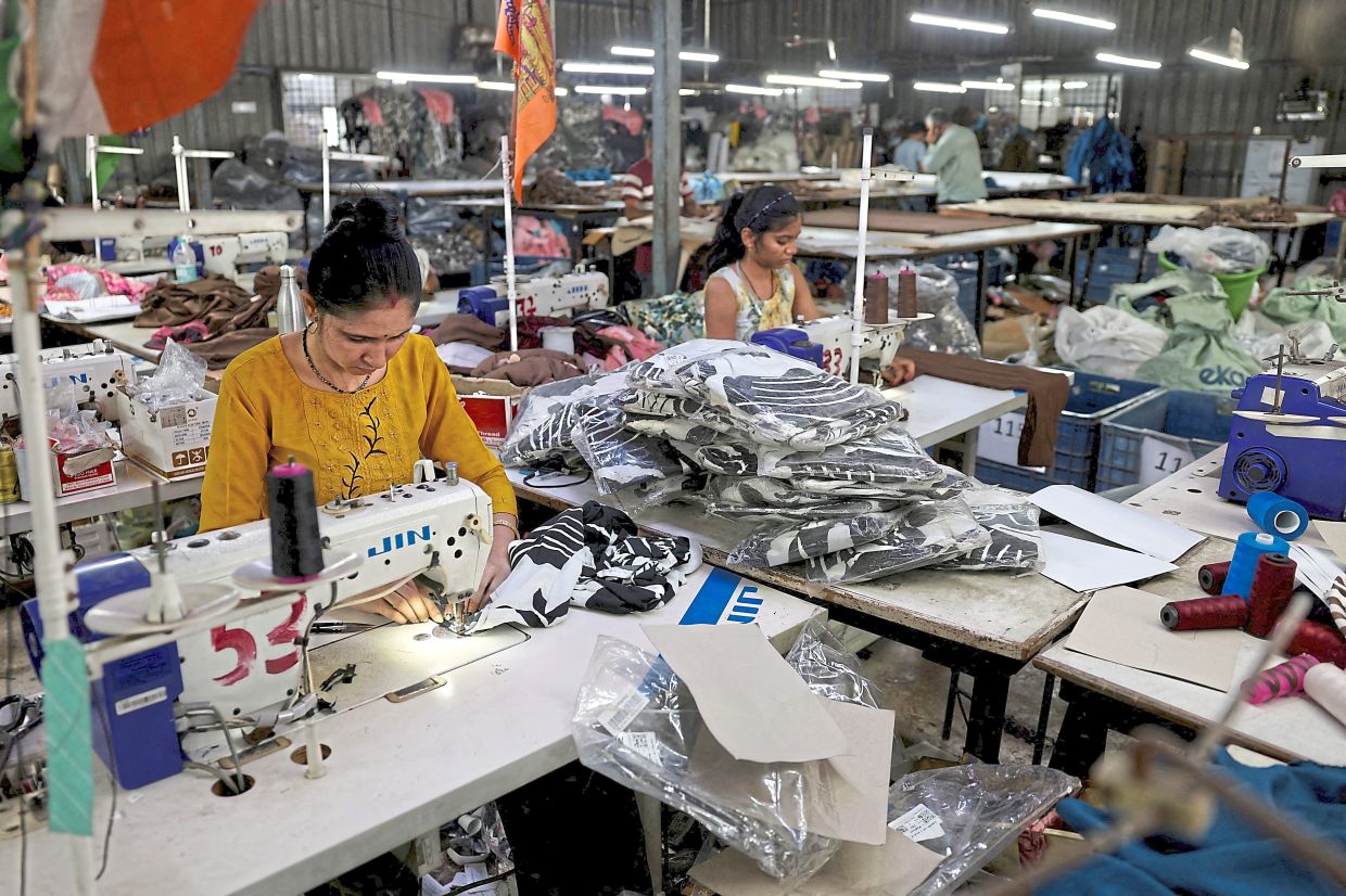 Oil shock hits the clothing rack | The Star