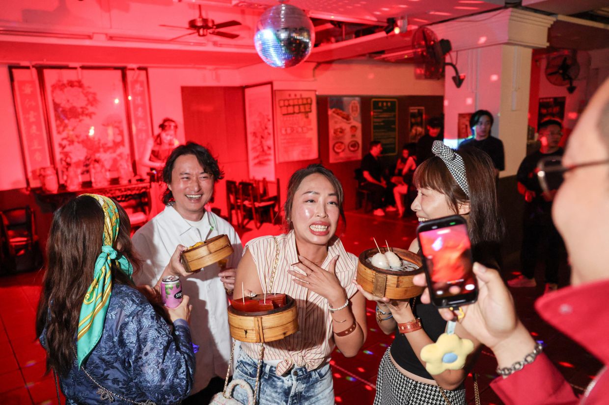 Hong Kong teahouse hosts 'dim Sum raves' to draw younger customers ...
