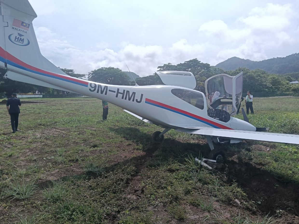 Training aircraft forced to land at Langkawi stadium, no injuries ...