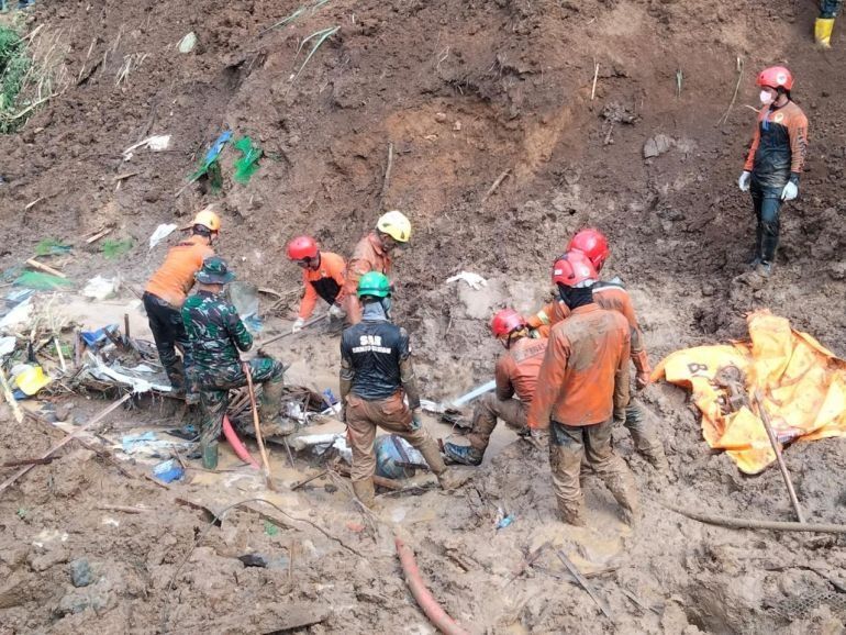 Nine suspected illegal gold miners killed in landslide in Indonesia's ...