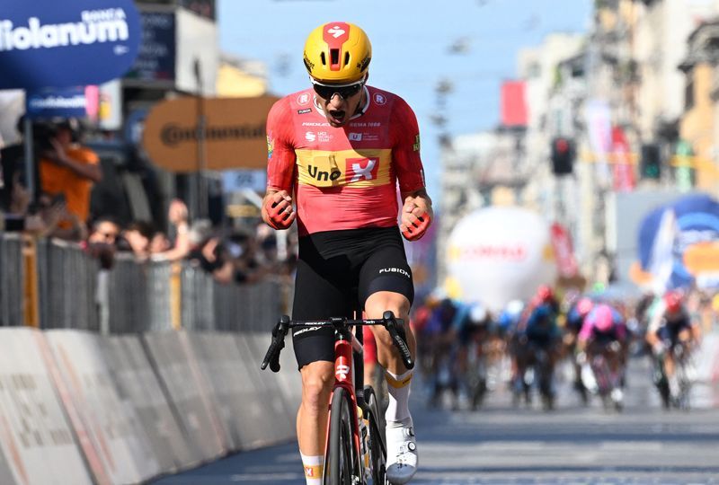Cycling: Cycling-Dversnes keeps sprinters at bay to win Giro stage 15 ...