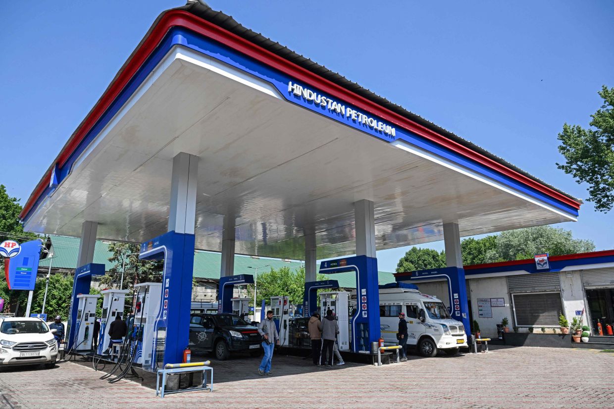 Govt curbs bulk buying at fuel pumps | The Star